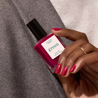 Dark purple nail polish Violeta - Range Green | Manucurist